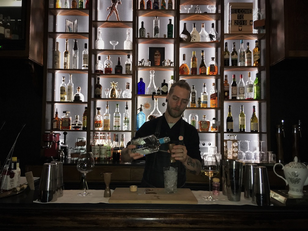 Le Church Chill, un cocktail décalé mélangé au flegme anglais - 18/02 ...