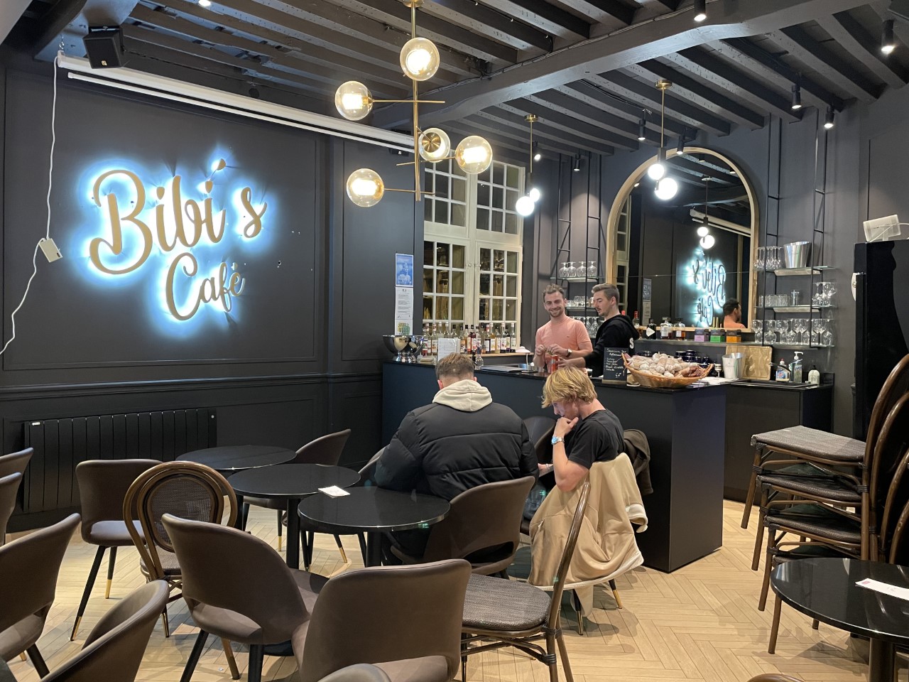 Le Bibi's café s'est installé sur la Grand'Place de Lille - 19/12/2022 ...