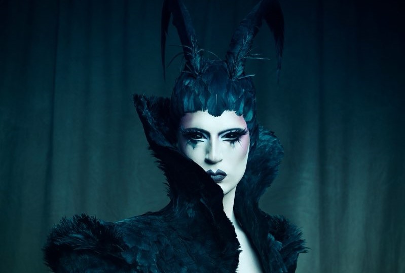 Fin mars, huit drag queens vont s'affronter dans un concours de talents ...