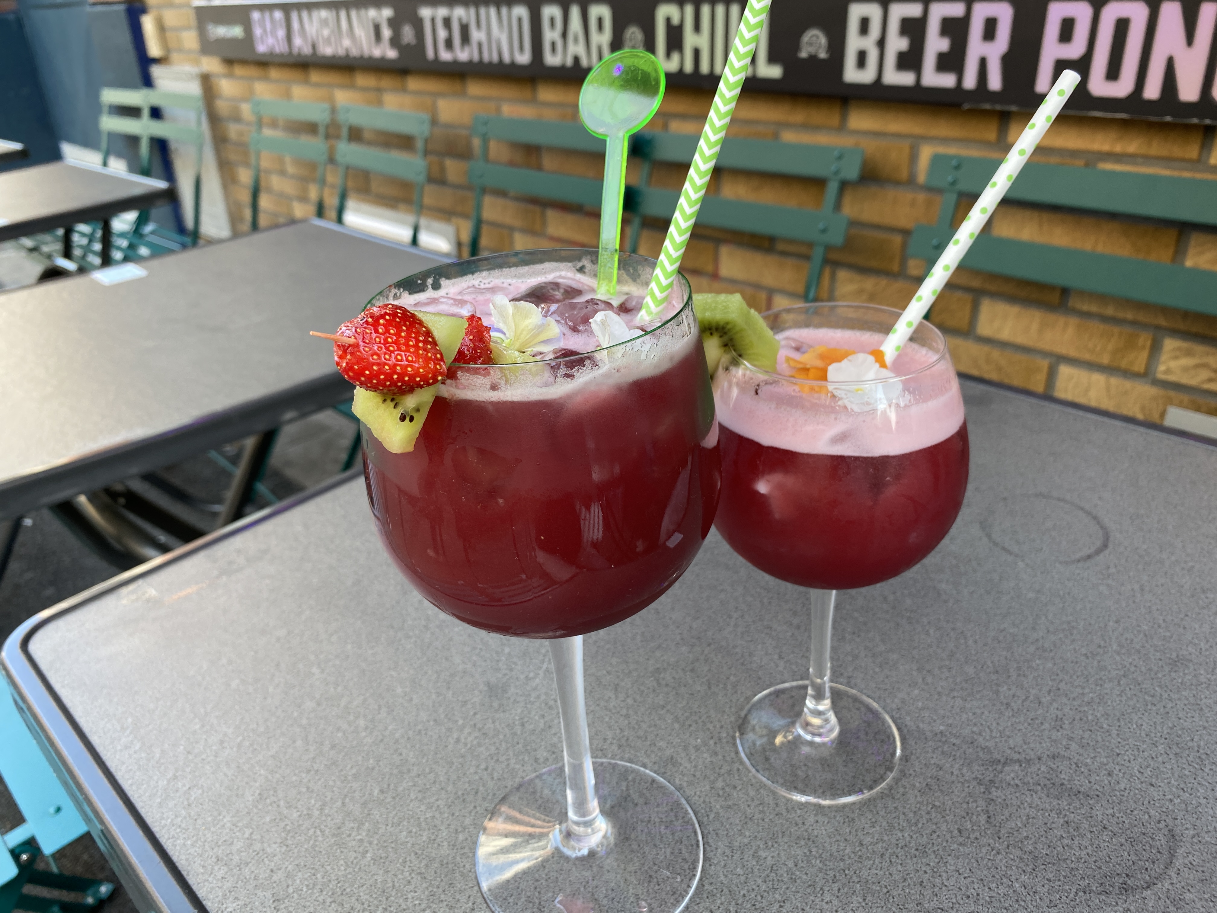 Un nouveau bar rue Masséna où les clients créent l'ambiance : bienvenue à Omega x Hyde - 11/07 ...