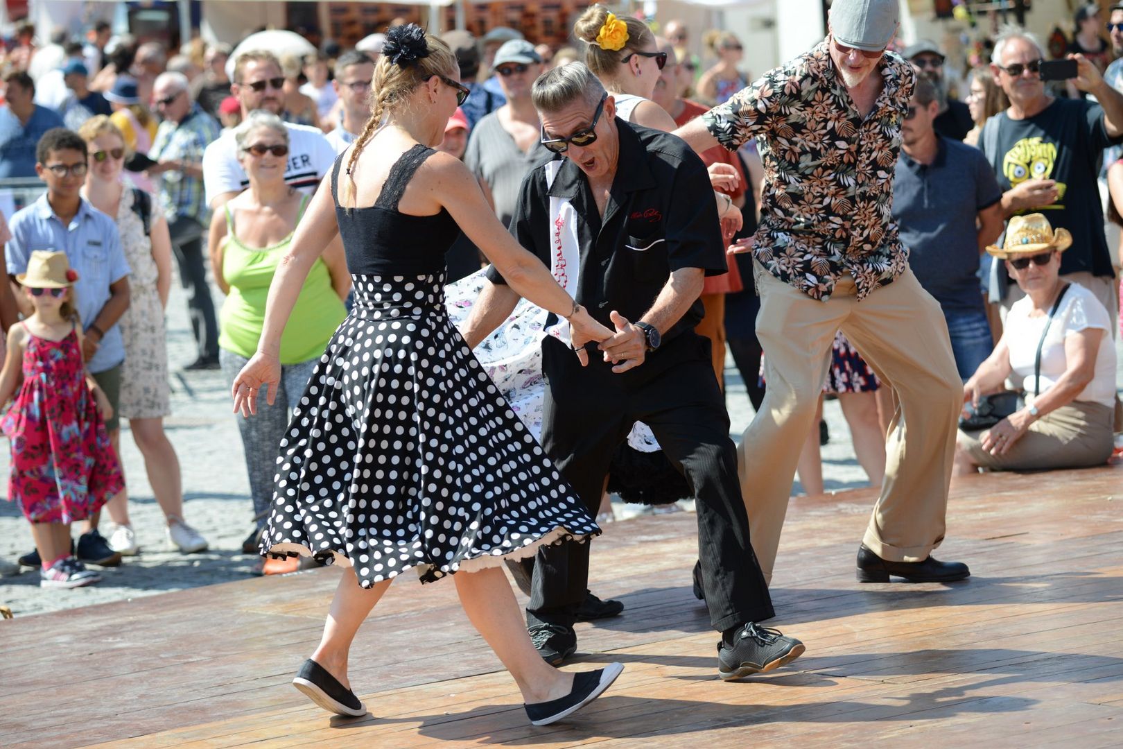 Concerts gratuits, looks pin-up et voitures vintage : le festival ...