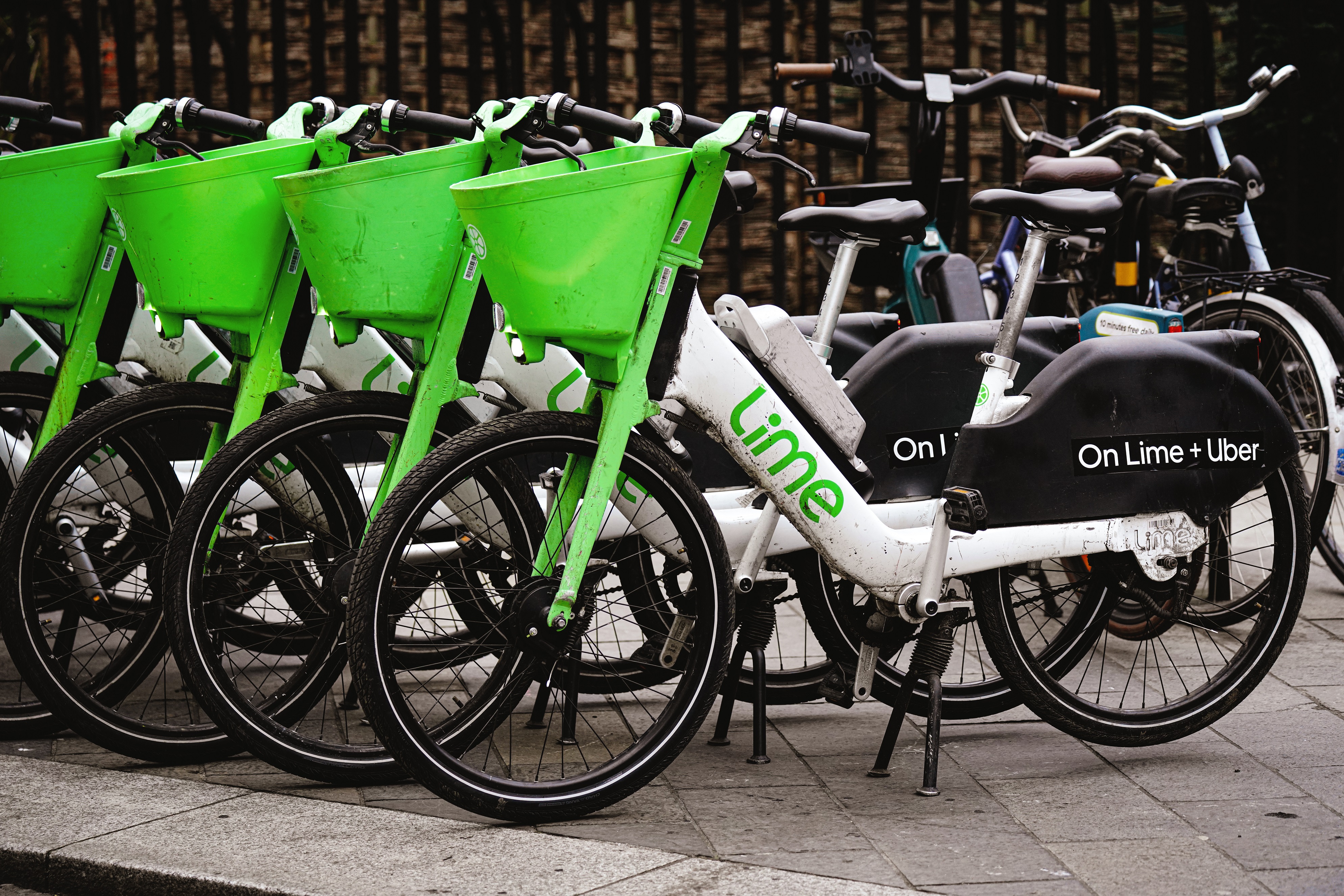 Lime déploie 1 000 vélos et trottinettes électriques supplémentaires ...
