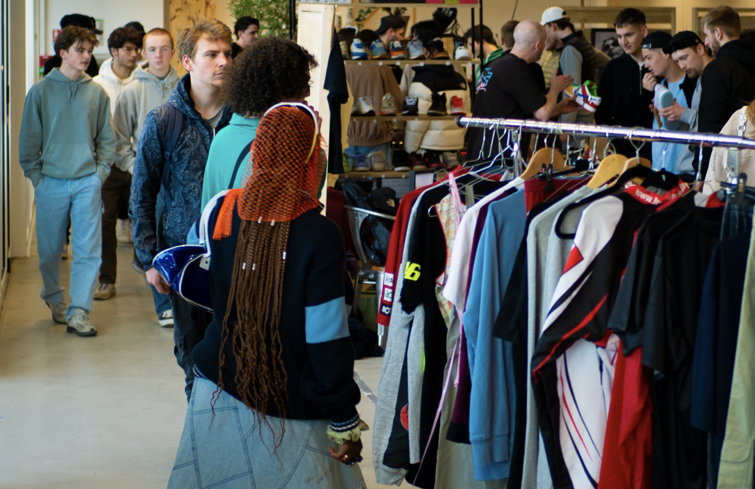 Alya vural bio elle sait répondre aux demandes et offre un